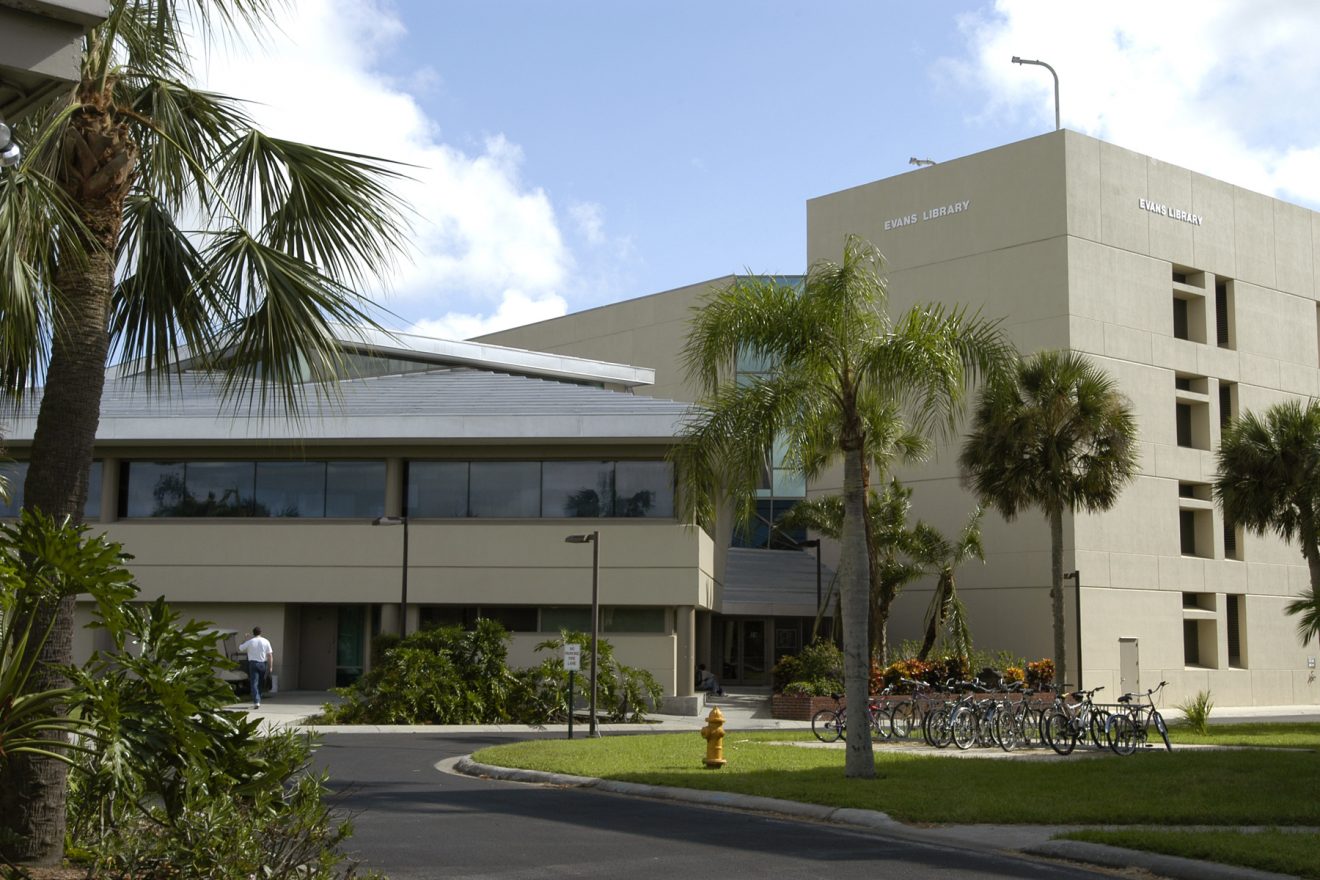 Evans Library Goes Paperless - Florida Tech News