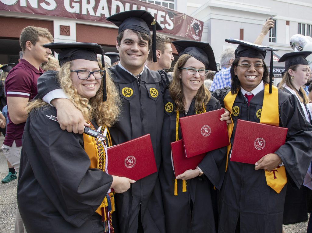 Florida Tech Students Commence New Chapter - Florida Tech News